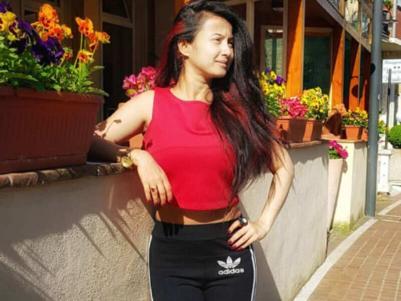 Monami Ghosh shares her trendy look; see pic - Times of India