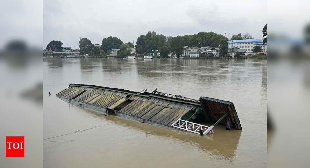 Floods on Jammu and Kashmir: Flood alert in central Kashmir, 3 rain-related deaths in Jammu ...