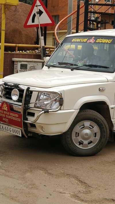 different law for govt vehicles and public vehicle - Times of India