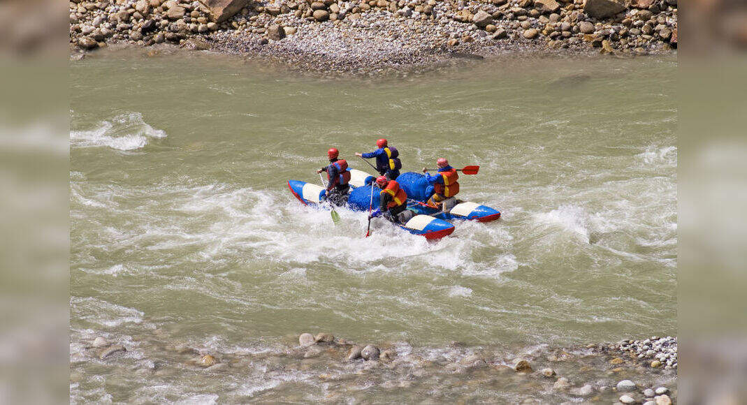 Bad weather puts a stop on adventure activities in Kullu, Kullu ...