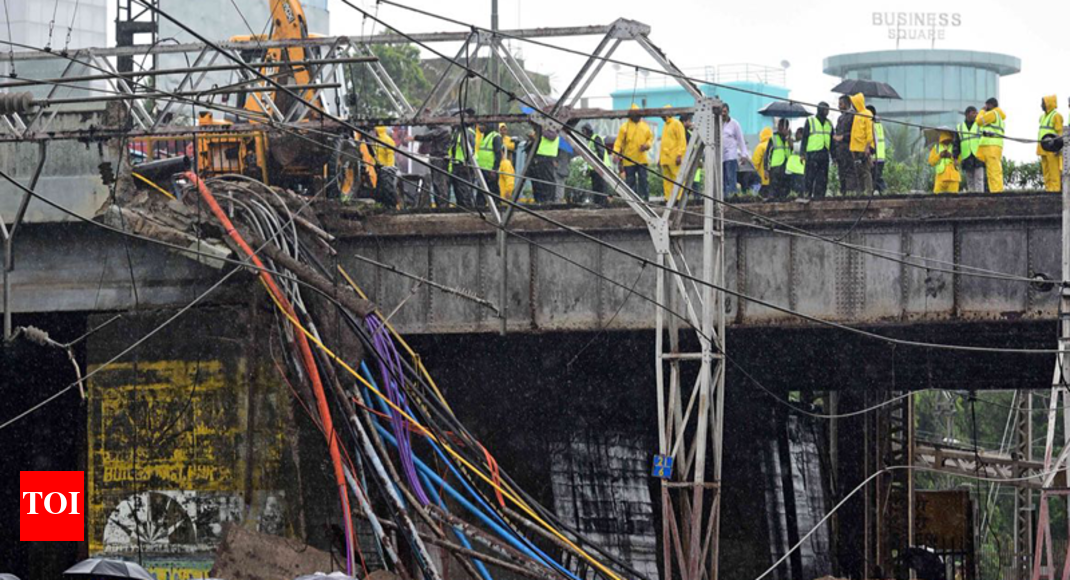 Andheri bridge collapse: Road overbridge collapses in Mumbai, 5 hurt ...
