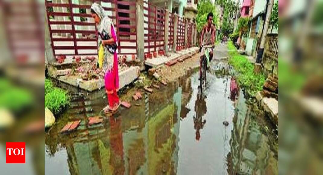 Stalled project leads to flooding in Behala | Kolkata News - Times of India