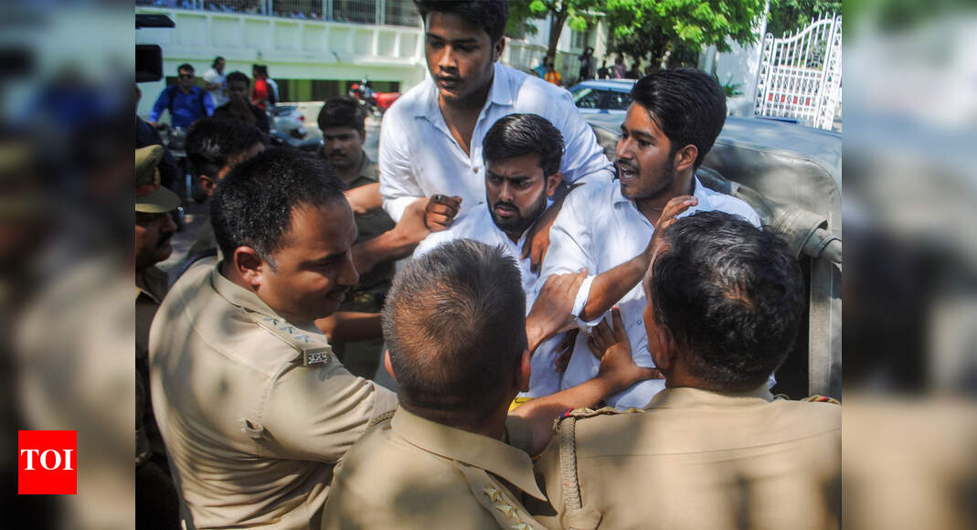 Students’ mob writes infamous lesson in LU history | Lucknow News ...