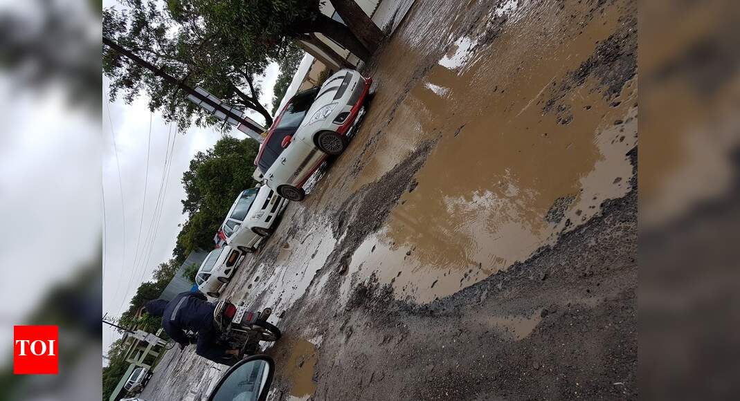 Sus Road in shambles! - Times of India