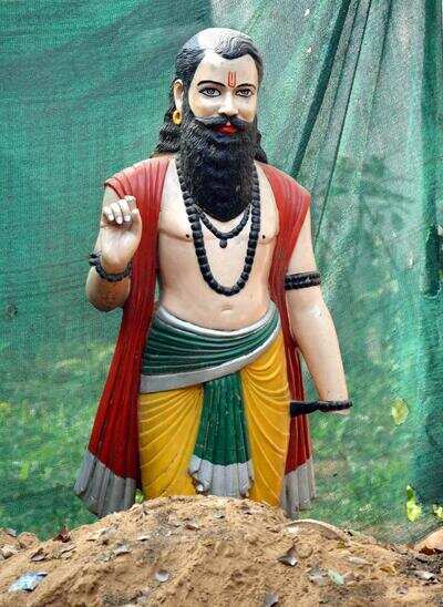Gurugram bosses clash on site, cost of Dronacharya statue | Gurgaon ...