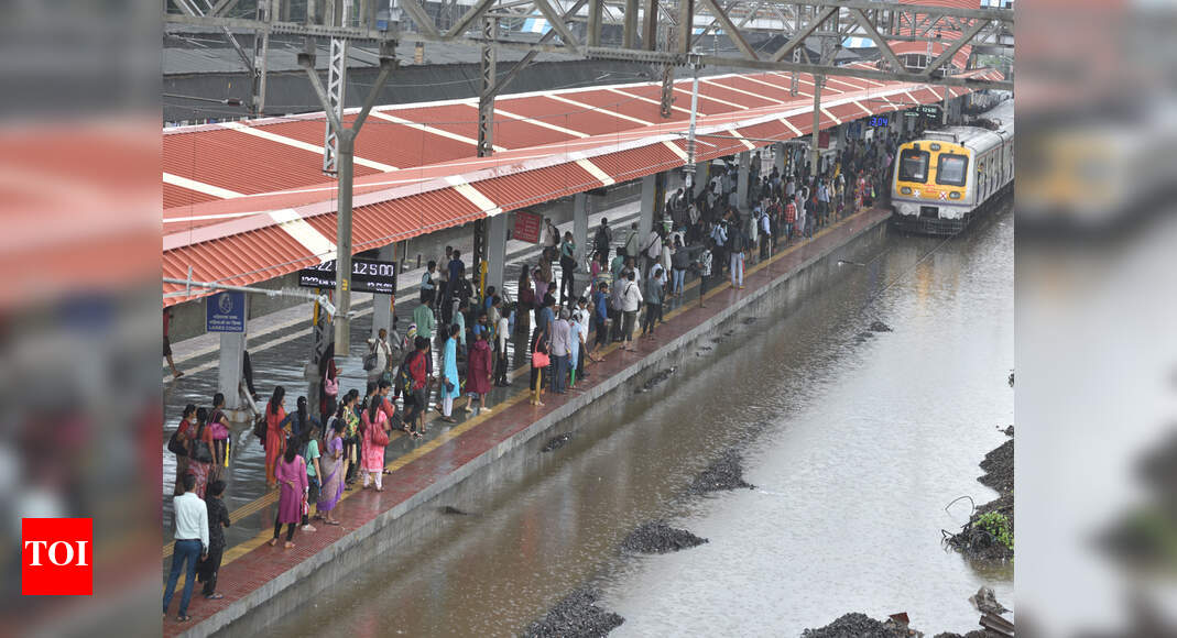 Mumbai Rain: Navy helps evacuate stranded commuters from railway ...