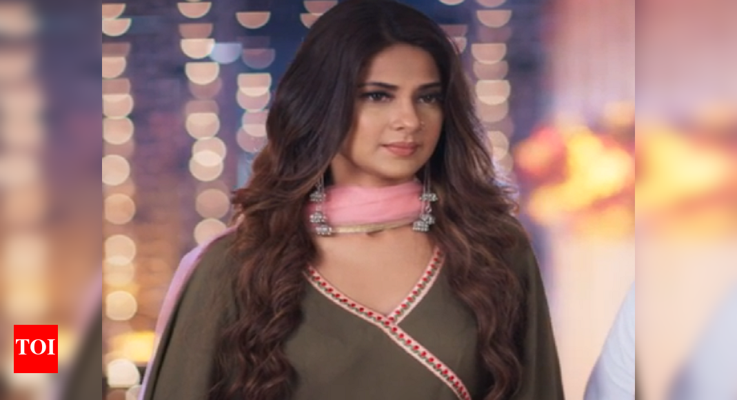 Bepannaah written update, July 11, 2018: Zoya becomes a successful ...