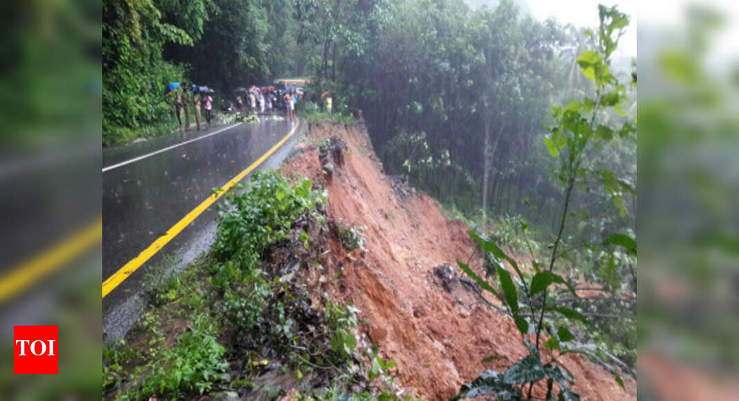 Mussoorie: Landslides on Doon-Mussoorie road disrupt traffic, commuters ...