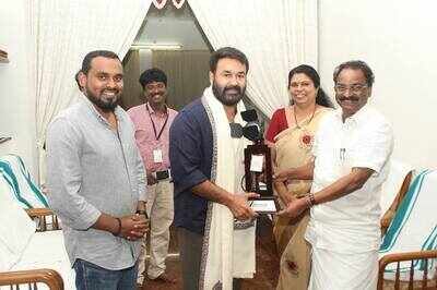 Mohanlal meets Cultural Affairs Minister AK Balan | Malayalam Movie ...