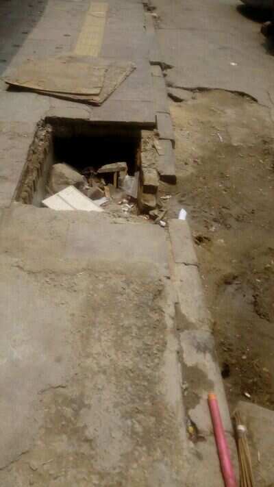 Broken footpath causes injuries - Times of India