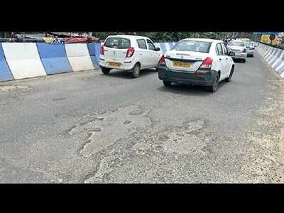 Experts assess Chingrighata bridge damage | Kolkata News - Times of India