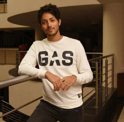 How Amartya Ray prepared for the role of a truck driver | Bengali Movie ...