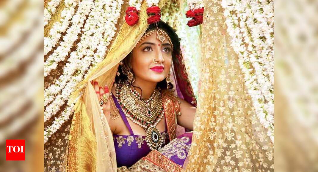 Poonam thrilled to make her TV debut with Swarna Khadgam - Times of India