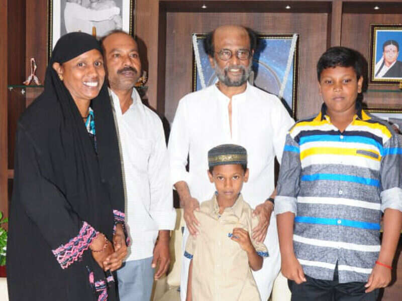 Superstar meets Mohammad Yasin and his family | Tamil Movie News ...