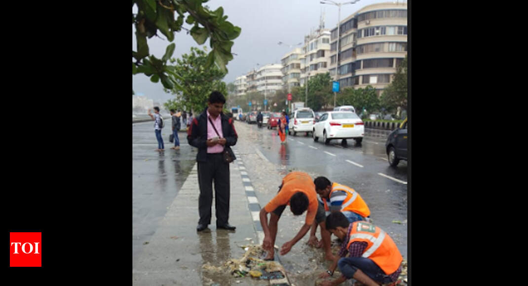 Mumbai High Tide: High tide dumps tonnes of trash along Mumbai shores | Mumbai News - Times of India
