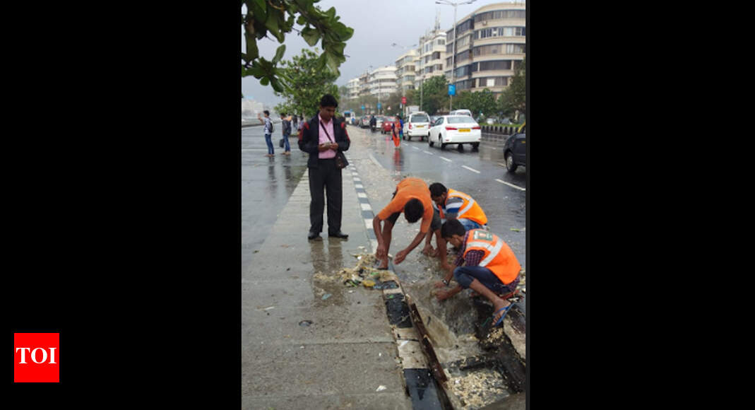 Mumbai High Tide: High tide dumps tonnes of trash along Mumbai shores | Mumbai News - Times of India