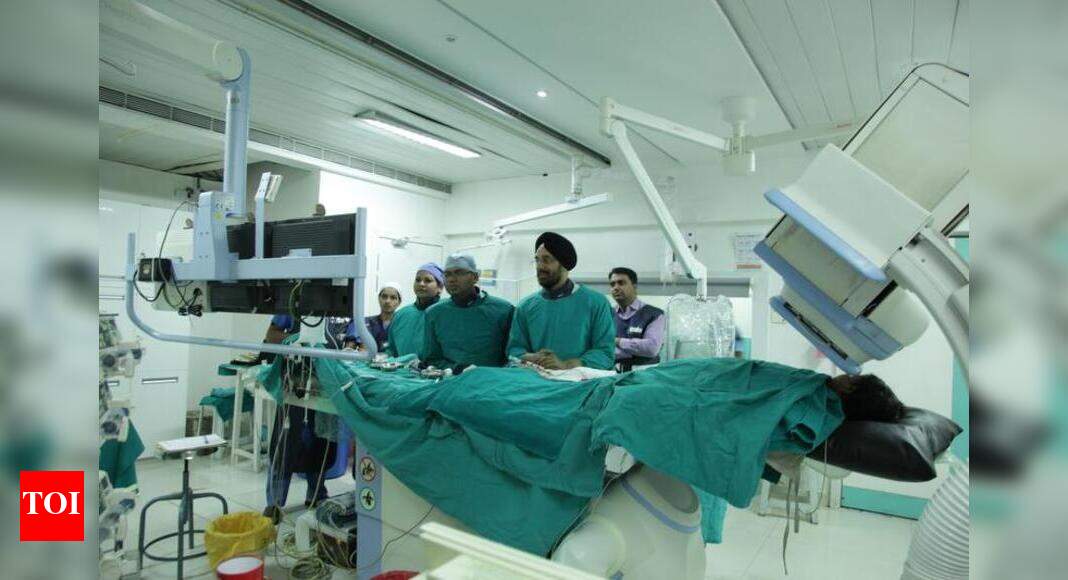 Dr Jaspal Arneja: Dr Jaspal Arneja demonstrates complex angioplasties ...