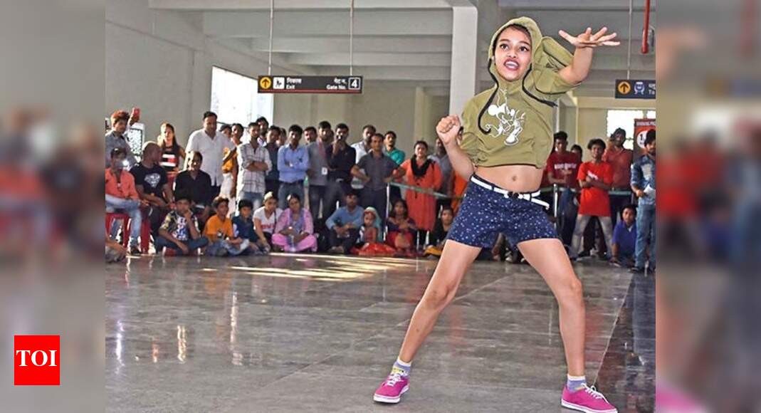 The Lucknow Metro hosts a dance show at Charbagh Metro Station ...