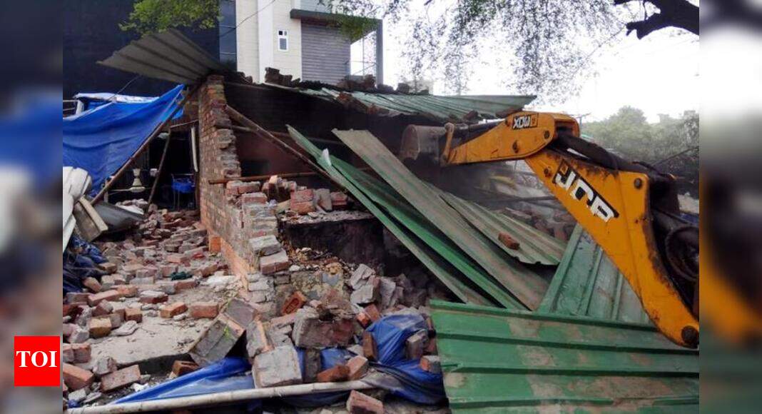 DTCP razes over a dozen illegal shops in DLF 2 area | Gurgaon News ...