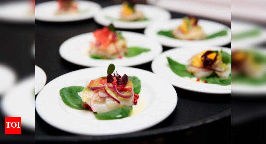 Eating from a small plate for weight loss doesn't really help: Study ...