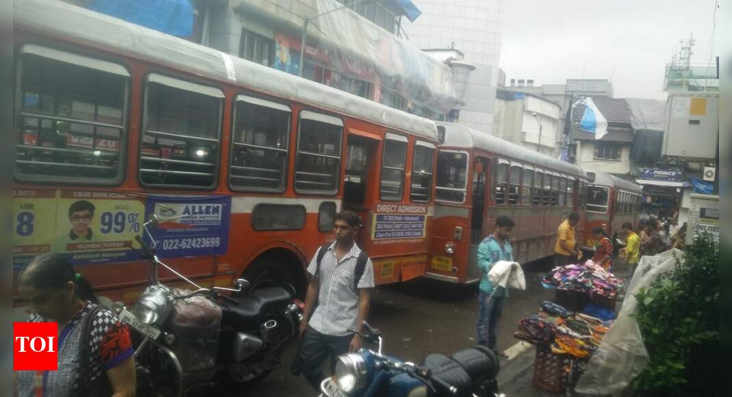 empty buses creating traffic in natraj market - Times of India