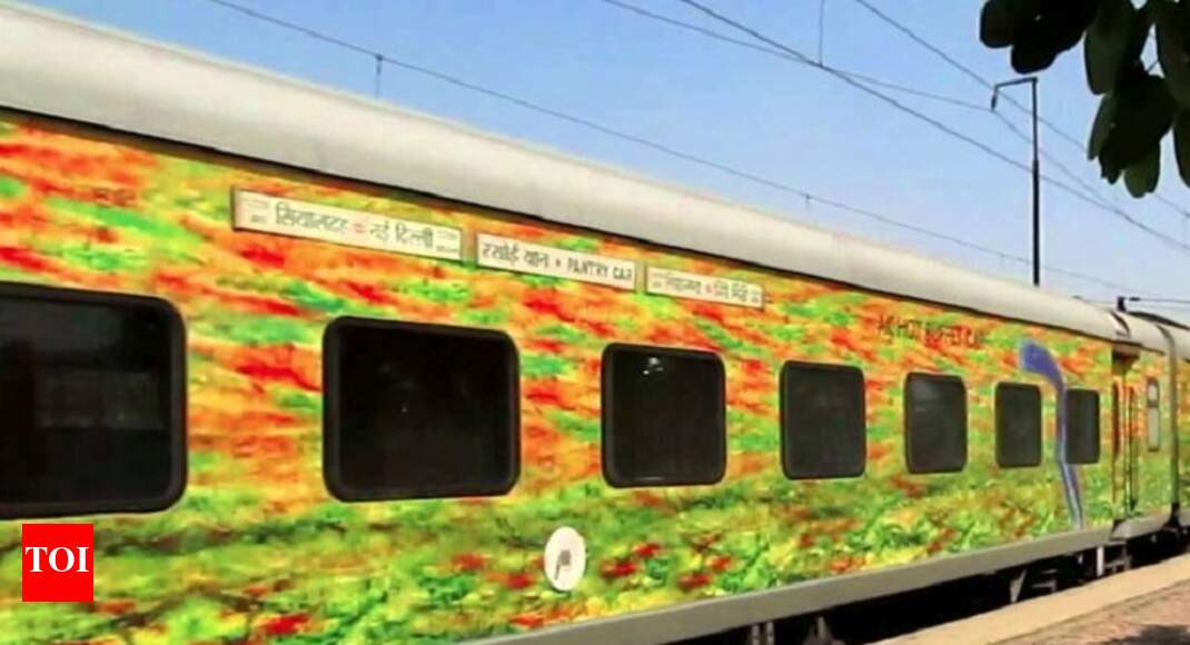 Cops start patrol on Duronto Express | Nashik News - Times of India