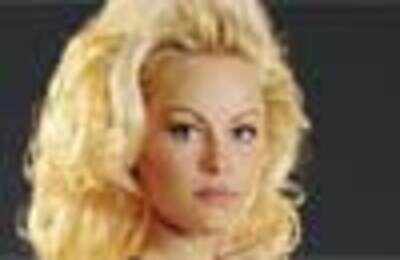 Pammy offers love scene as prize | English Movie News - Times of India