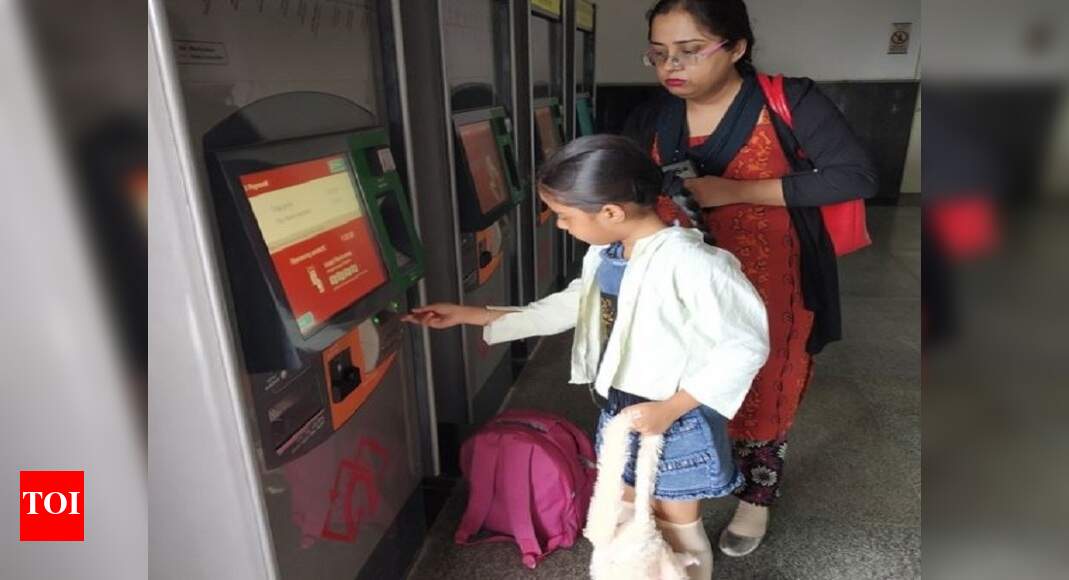 Lucknow Metro encourages usage of automatic token machines | Lucknow ...