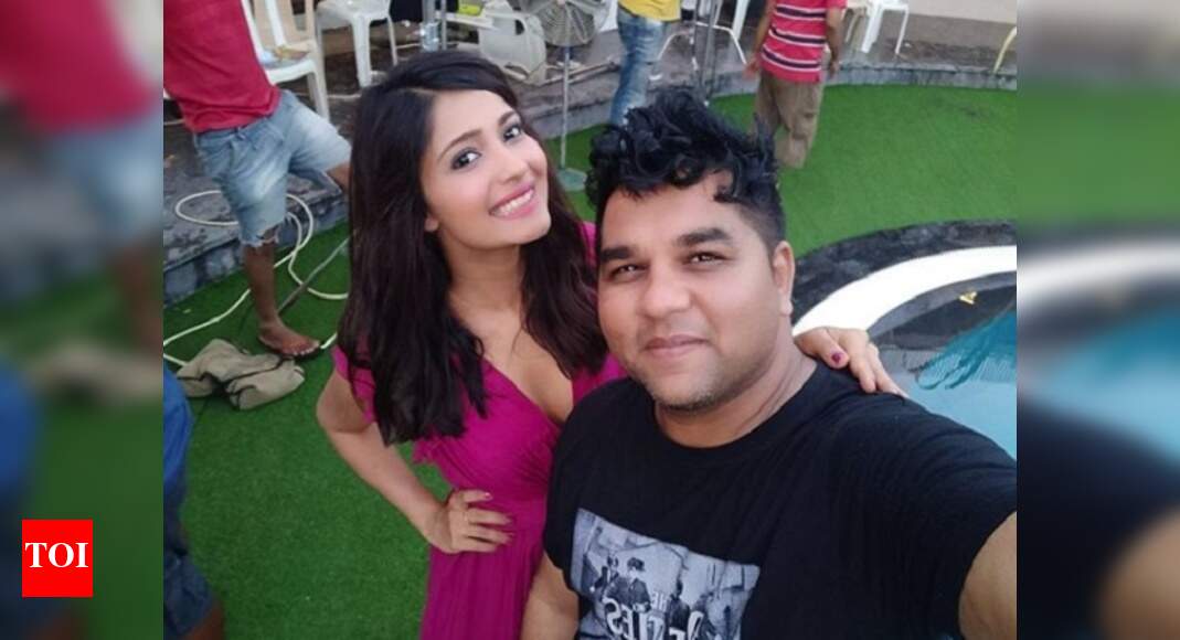 Bhakti Kubavat shares a selfie from the sets of ‘24 Carat Pittal ...