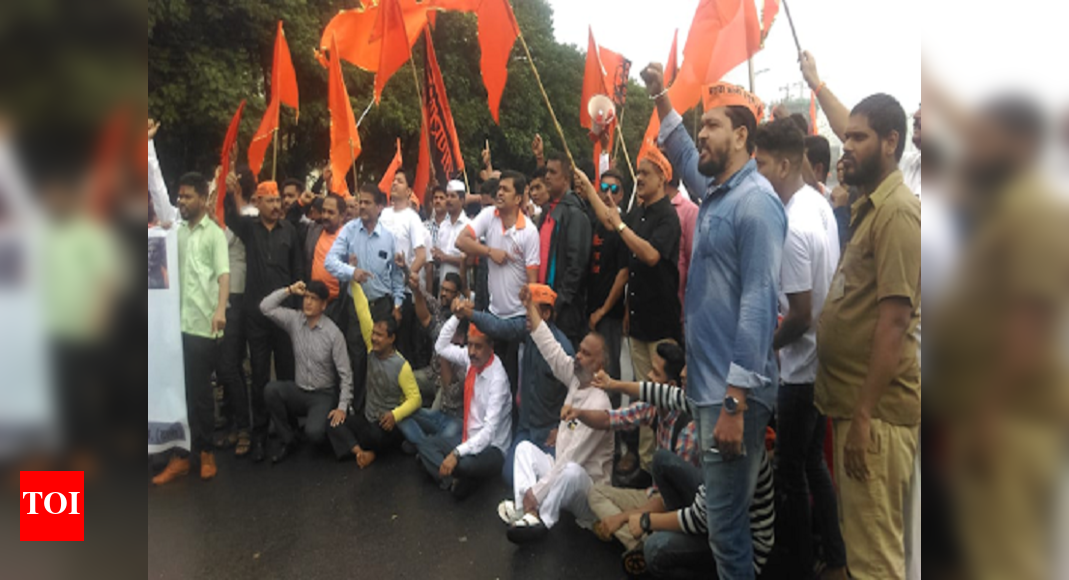 Mumbai bandh over Maratha quota begins; buses attacked | Mumbai News - Times of India
