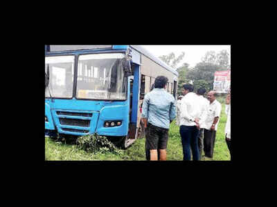 PMPML: Close shave for over 35 passengers as brakes, gearbox of PMPML bus snaps | Pune News ...