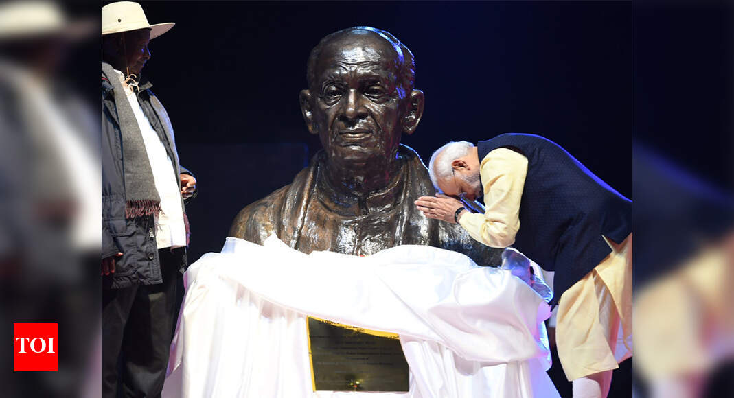 PM Modi unveils bust of Sardar Patel at diaspora event in Kampala ...