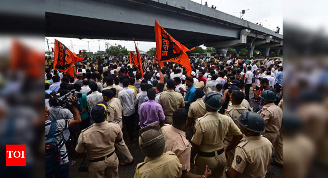 Mumbai Bandh: Maratha bandh: Three policemen injured in violence ...