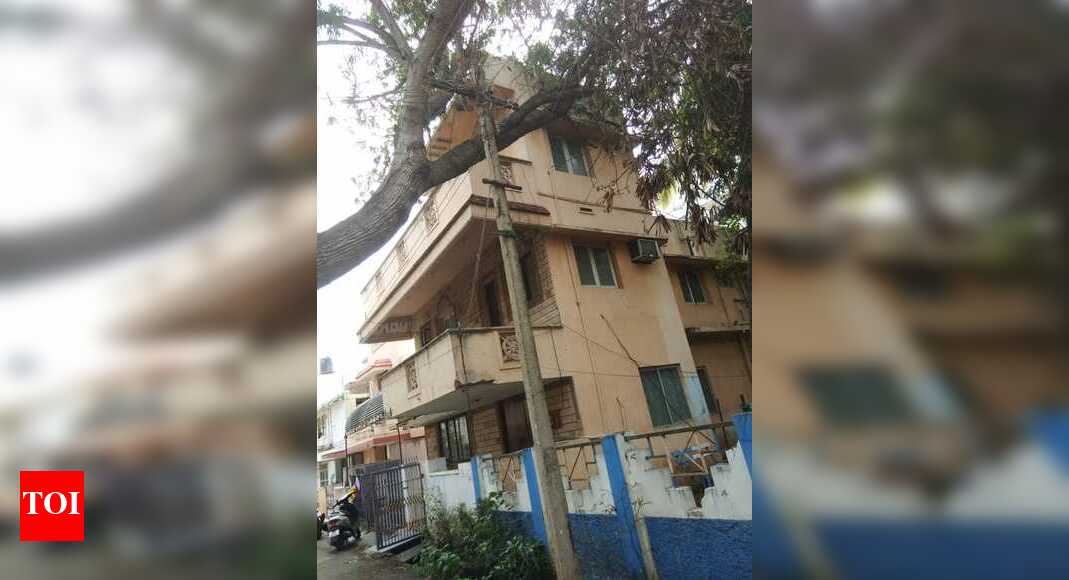 Complaint - Tree at dangerous to residents - Times of India