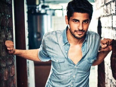 Sidharth Malhotra to rent a flat in late actor Dev Anand's building ...