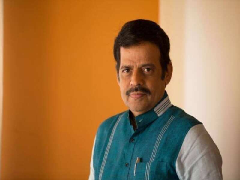 ‘Ennalum Sarath’: Balachandra Menon casts 10 directors for the movie ...