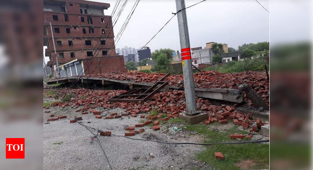 Noida: Authority demolishes buildings in village Garhi Chaukhandi ...