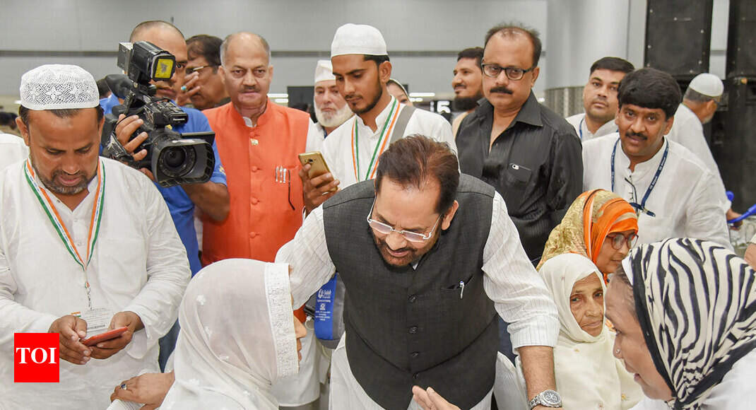 Naqvi flags off batch of Haj pilgrims from Mumbai | India News - Times of India