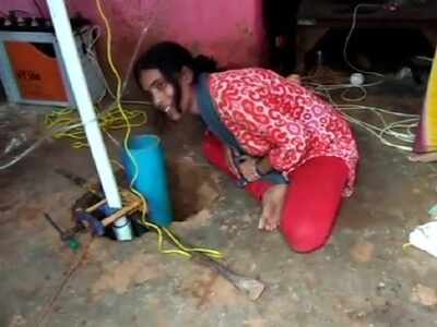 Bihar: 3-year-old girl, who fell into borewell shaft, rescued | Patna News - Times of India