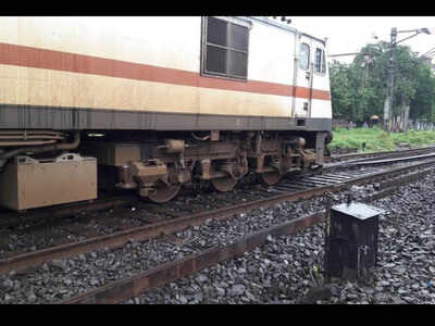 Express train engine, coach derail at Howrah station; services hit ...
