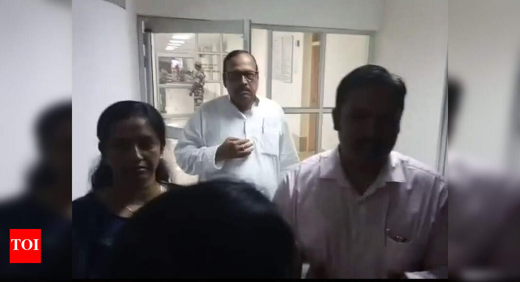 TMC team detained at airport, Didi cries ‘super Emergency’ | Guwahati ...