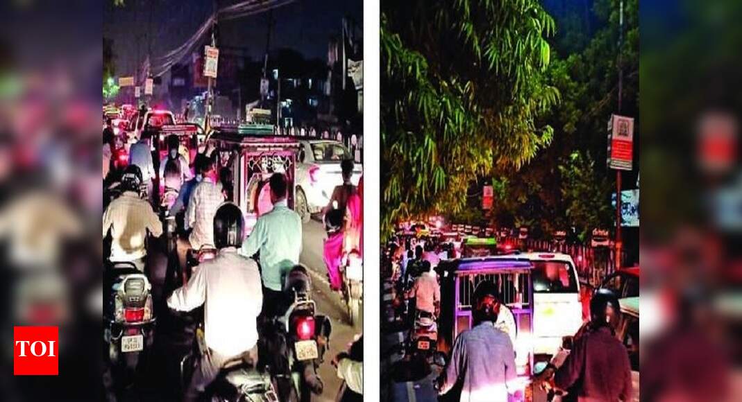 Waterlogging adds to traffic problems after rain, commuters stranded ...