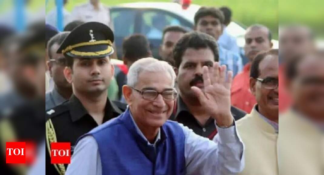 Gujarat guv felicitates four blind achievers | Ahmedabad News - Times ...