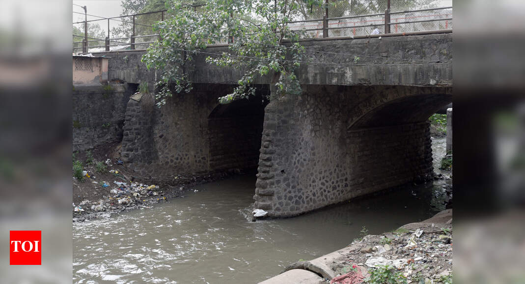 Aging Ghorpadi bridge a worry for commuters | Pune News - Times of India
