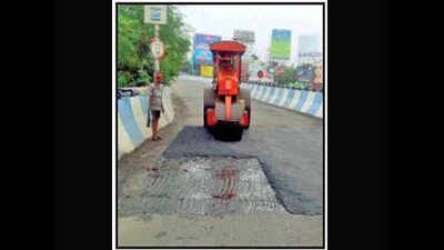 Chingrighata flyover gets overnight repair work | Kolkata News - Times ...
