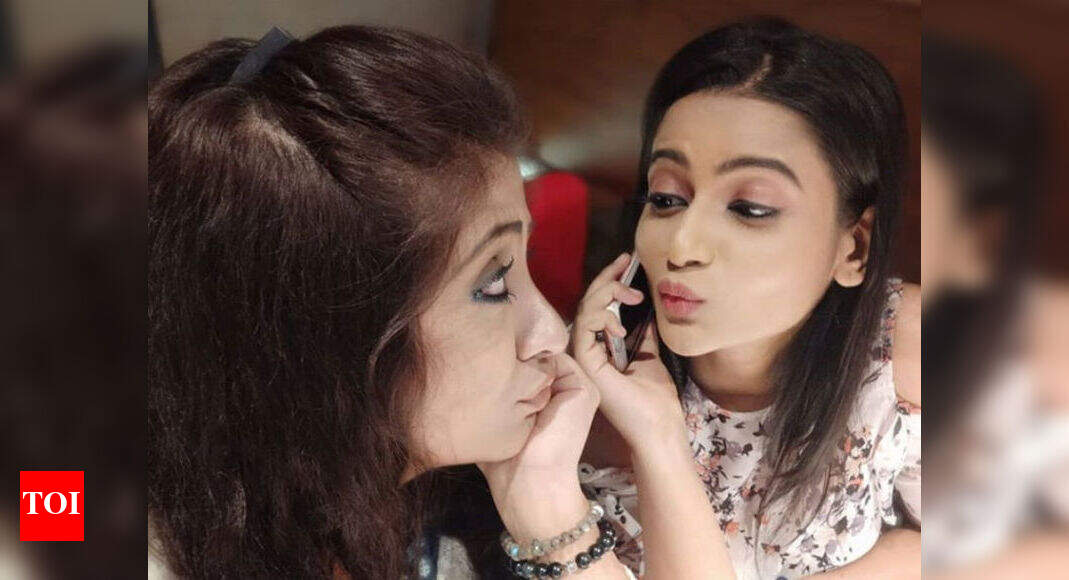 'Bokul Kotha' actress Sohini Sanyal misses her on-screen daughter, posts pic - Times of India