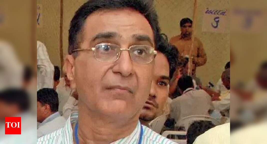 Congress workers clash in front of Deepak Babaria | Bhopal News - Times ...