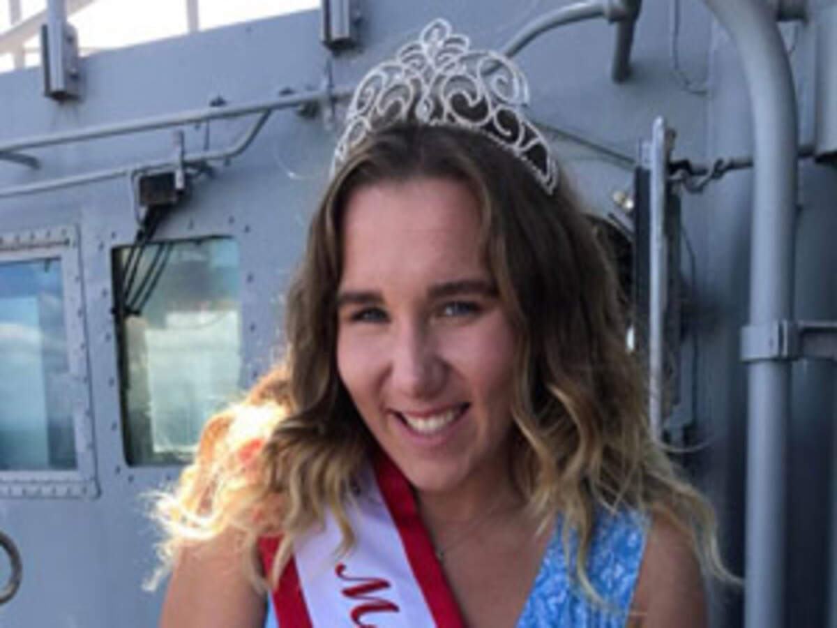 Beauty queen dethroned for posting inappropriate pictures on social media