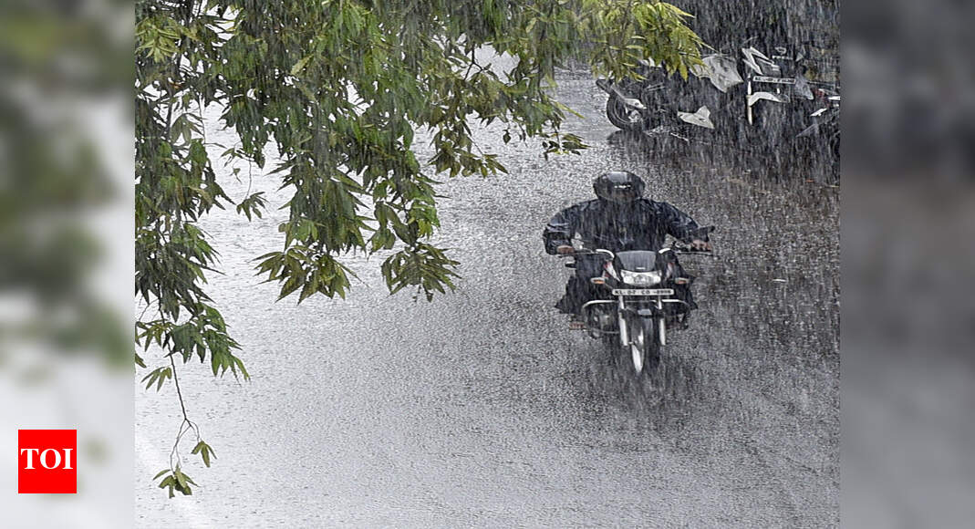 Heavy Rainfall: Floods in Kerala: Heavy rainfall in central Kerala ...