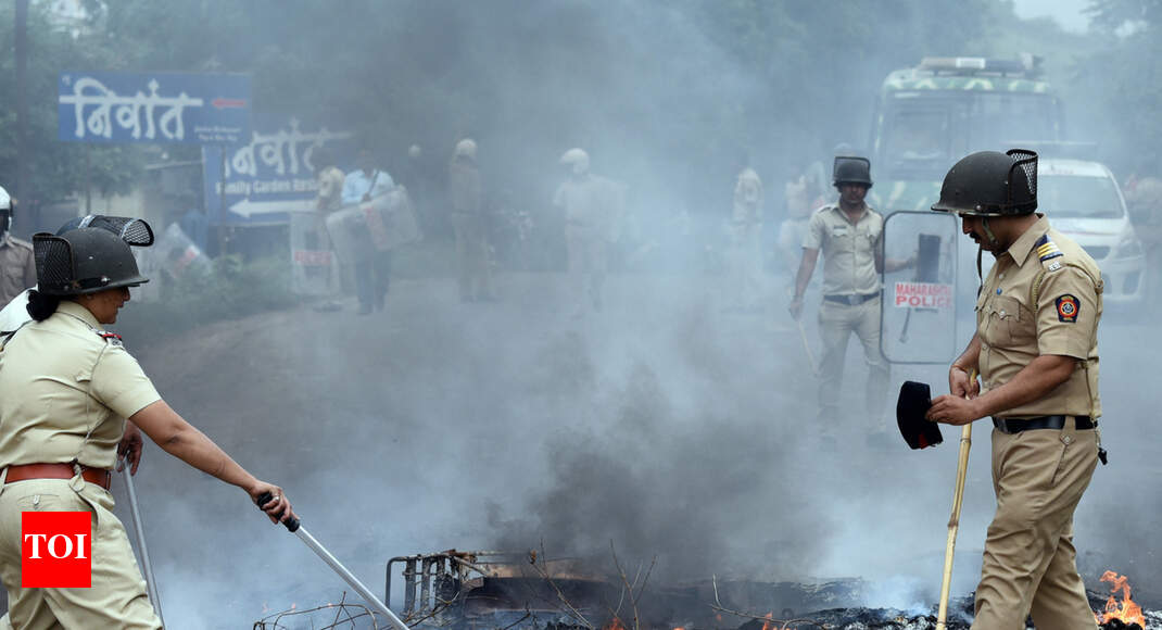 Maharashtra Bandh: Violent Maratha bandh blocks E-way, targets ...